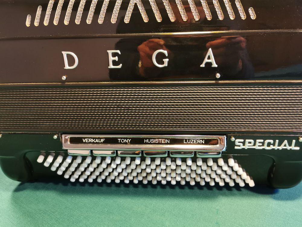 AKKORDEON DEGA SPECIAL / TONY HUSISTEIN (Gebraucht) in für CHF 2450 – nur Abholung auf Ricardo ...