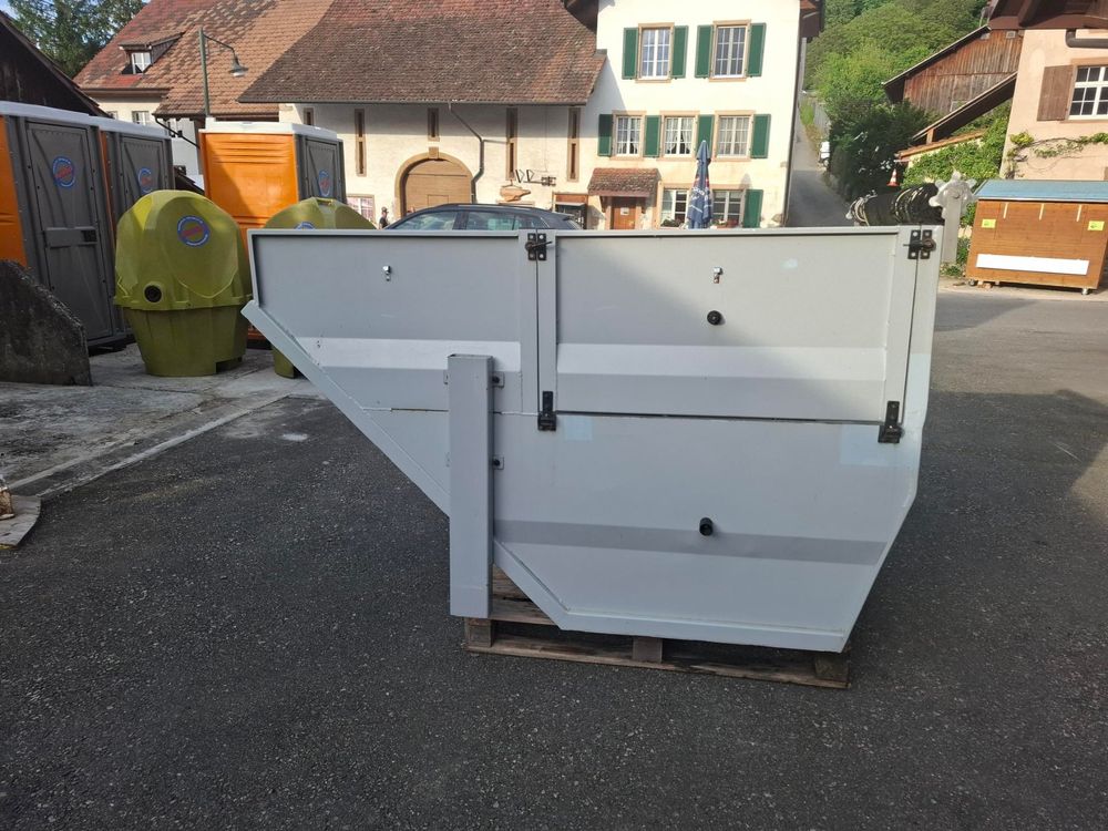 Goupil G3, Kippbrücke Hochentleerung mit Werkzeugkiste (Gebraucht) in Oltingen für CHF 60 – nur ...