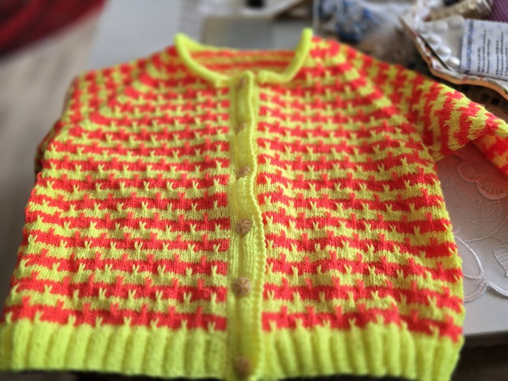 handgestricktes Jäckli (Neu und originalverpackt) in Matten b ...