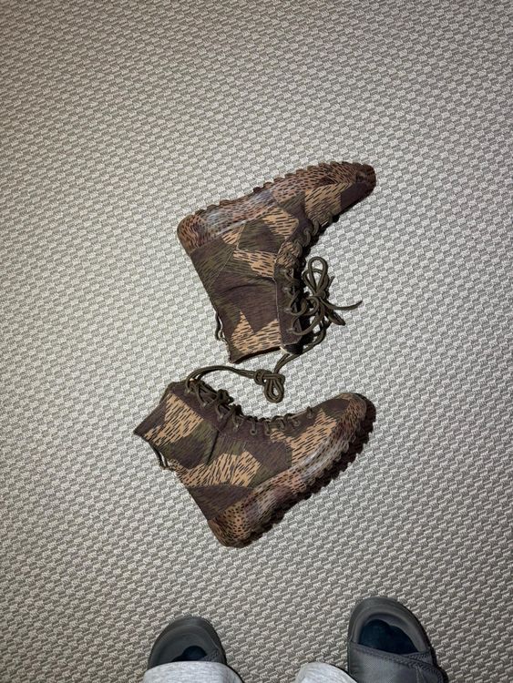 Yeezy boot Season 6 Camo US9,5 (Usato) a Taverne per CHF 100 – con ...