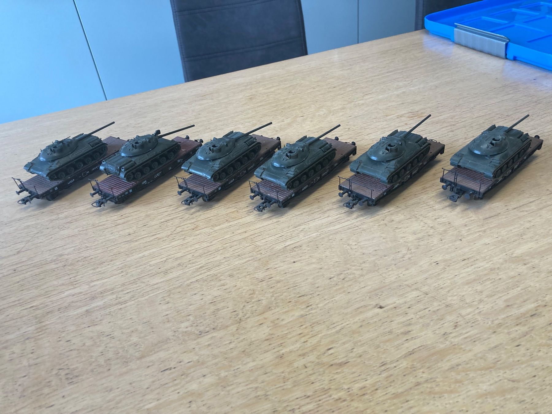 Panzerzug mit 6 Panzer beladen mit AC Achsen (Gebraucht) in Willisau ...