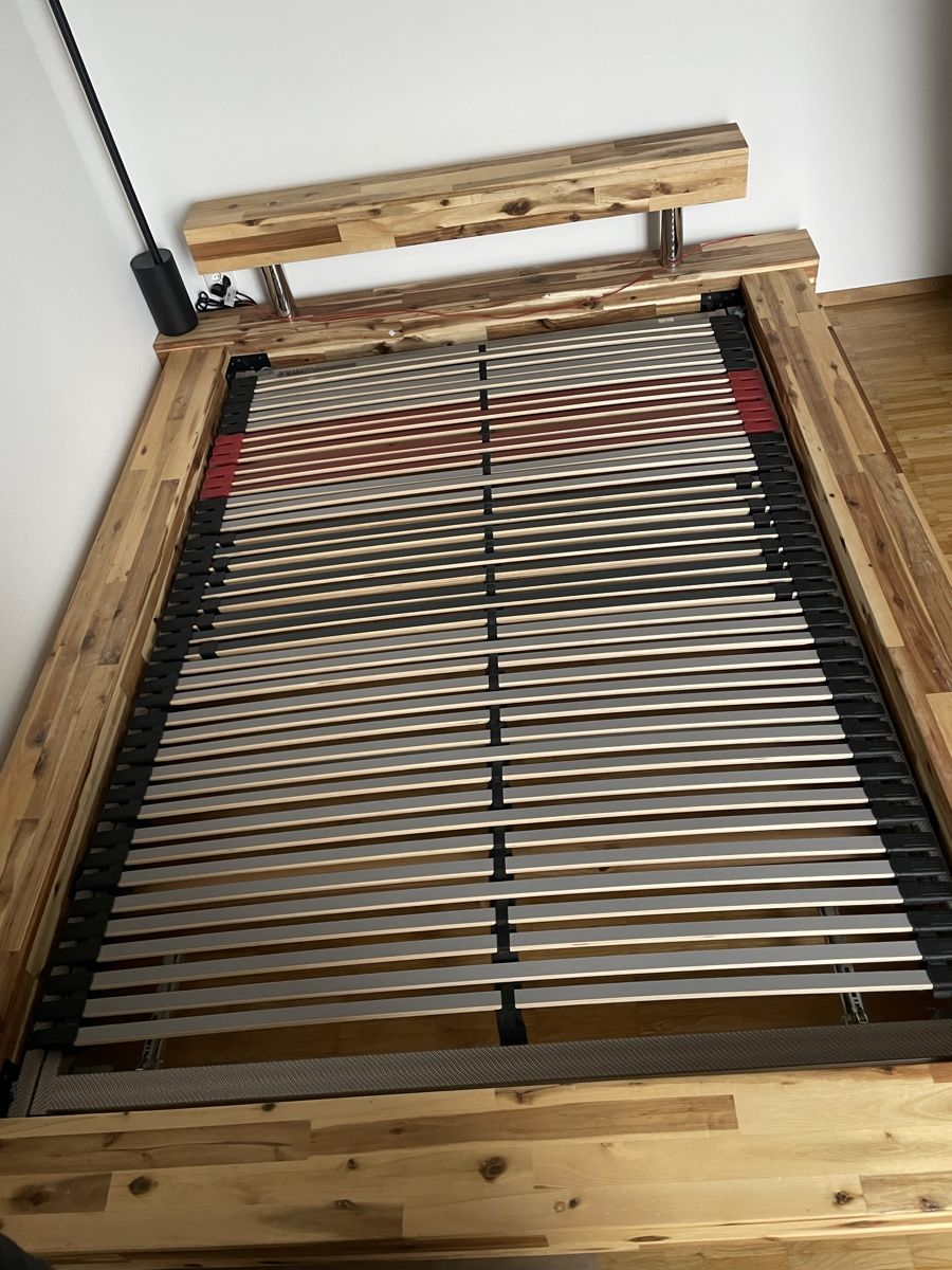 Bett 140x200 - Vollholz (mit Lattenrost) (Gebraucht) in Bassersdorf für ...