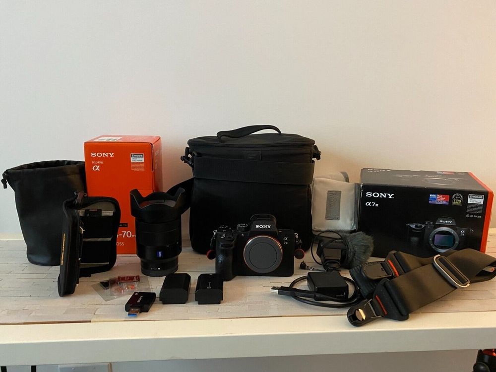 SONY A7III 24MP avec Zeiss FE 24-70 + accessoires | Kaufen auf Ricardo