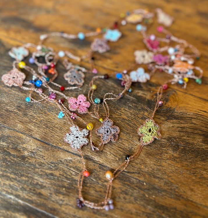 COLLIER "FLEURS" HANDMADE!! MULTICOLOR (Neuf avec emballage d'origine ...