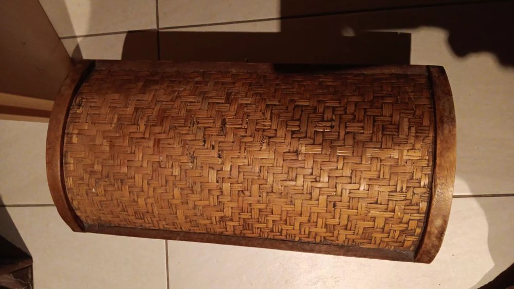 Elegante panca contenitore in legno coperchio vimini vintage (Usato) a ...