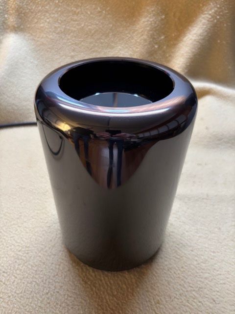 Mac Pro (2013) mit Monitor (Gebraucht) in Gersau für CHF 100 – nur ...