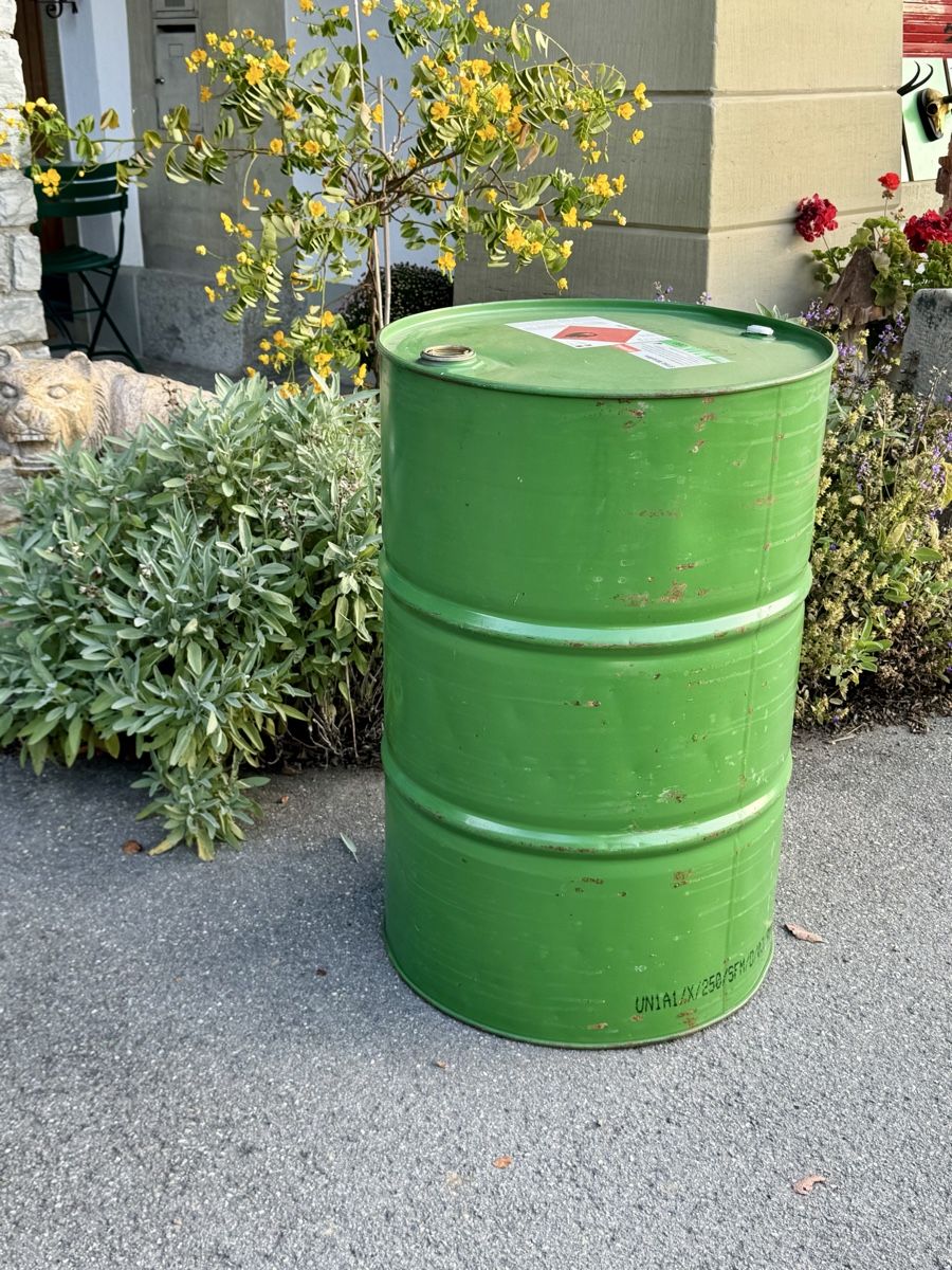 schönes grünes Ölfass Metallfass Blechfass z.B für Stehtisch (Gebraucht ...