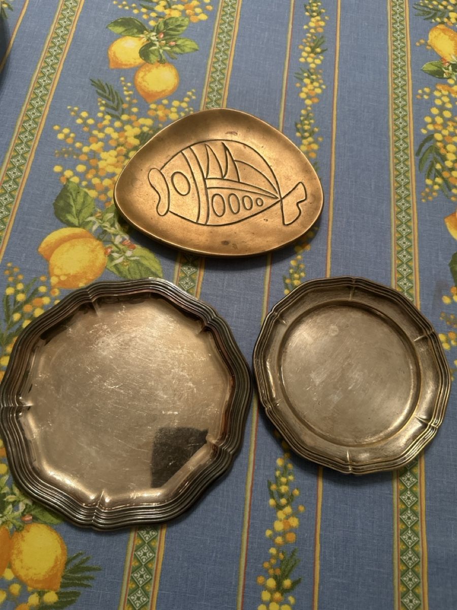 Lot de 3 petits plateaux anciens – bronze et métal argenté – (D ...