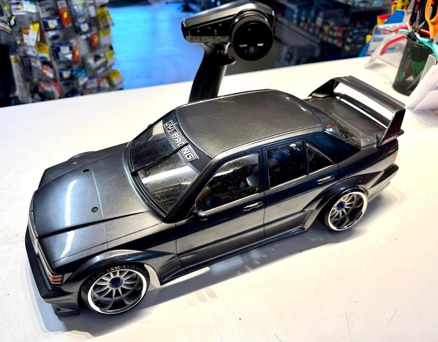 Voiture RC Drift 1/10 – Team Magic – châssis carbone (D'occasion) à ...