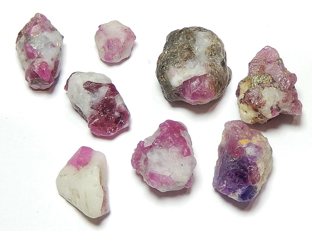 1 Posten Roh-Rubin mit Muttergestein (8 Stück) (Neu (gemäss ...
