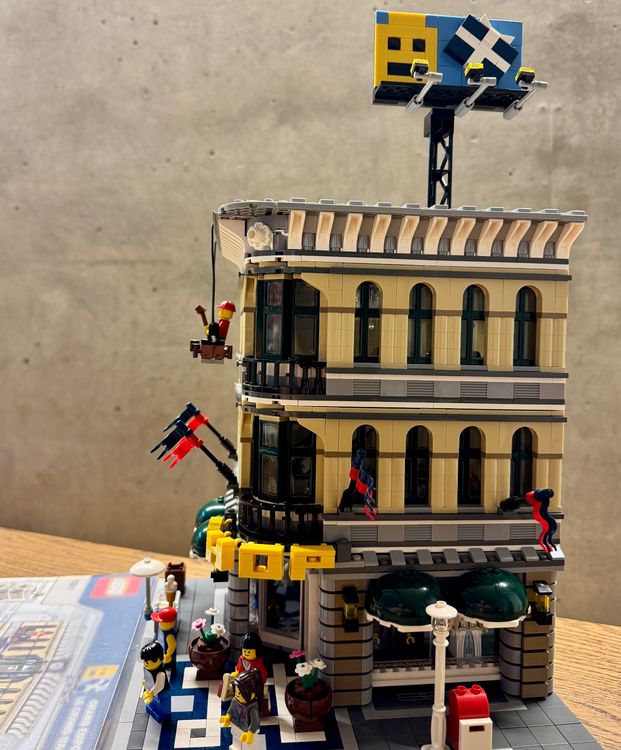 LEGO Creator Expert 10211 Modular Grand Emporium (Gebraucht) in Riehen ...