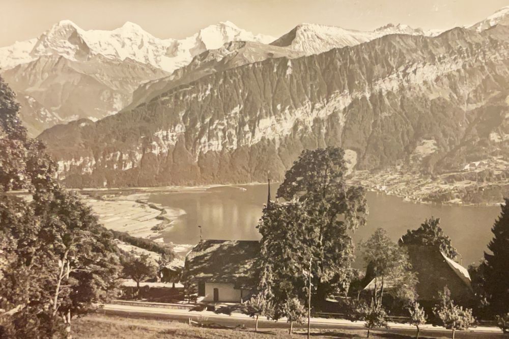 Beatenberg mit englischer Kirche und Eiger Mönch Jungfrau | Kaufen auf Ricardo