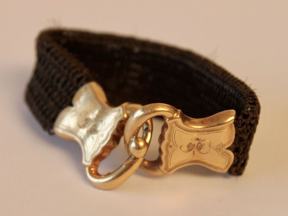 ARMBAND AUS HAAR MIT GOLDFASSUNG, EUROPÄISCH, 19. JAHRH. (Gebraucht) in Grandcour für CHF 150 ...