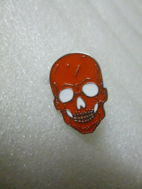 Red skull - Pins (Gebraucht) in Pambio Noranco für CHF 3.9 – mit ...