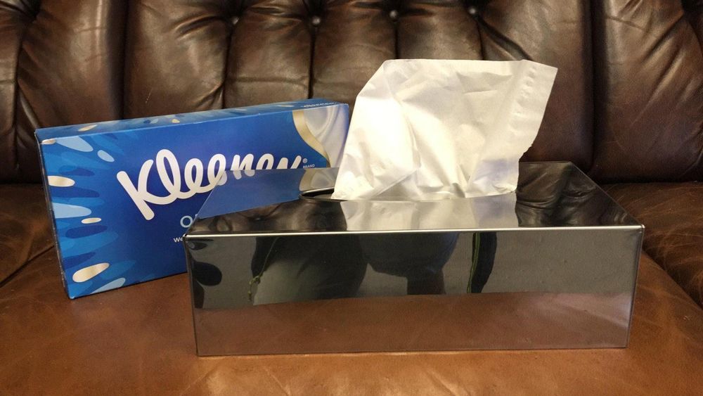 Kleenex-Box aus Leichtmetall (Gebraucht) in Dietikon für CHF 10 – mit ...