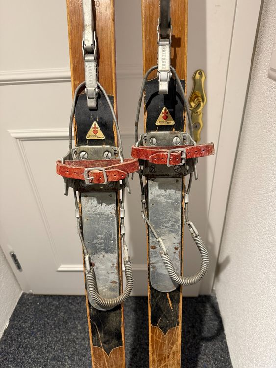 Schöne gebrauchte holzerne Sprungski (Gebraucht) in Interlaken für CHF ...