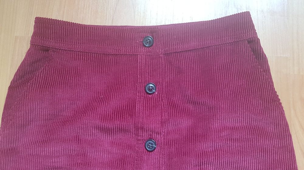 Burgundy Cordrock Gap Gr 34-36 Midirock Baumwolle (Gebraucht) in Menznau für CHF 9 – mit ...
