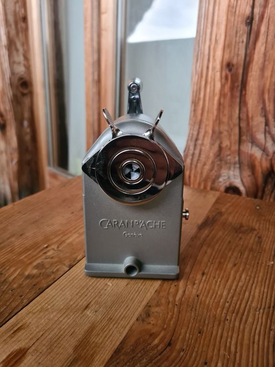 originaler Anspitzer von Caran D'Ache, mit Befestigungsbügel (Gebraucht ...