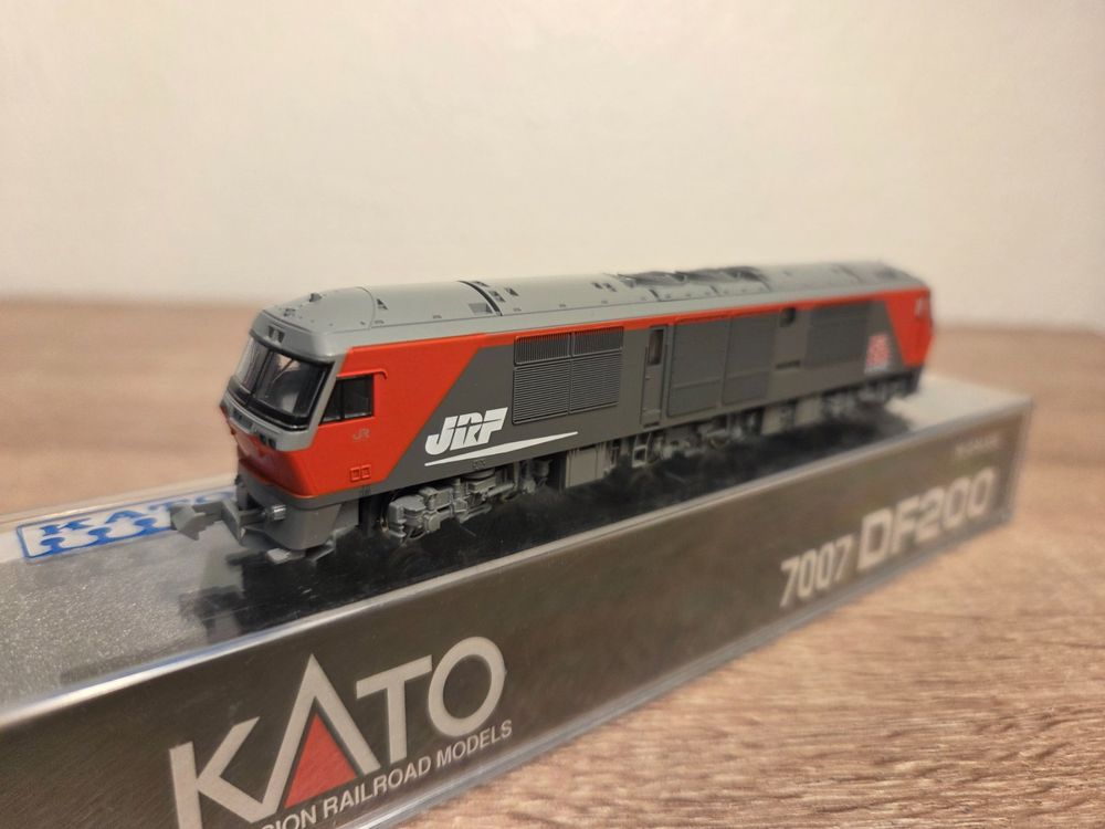 Kato N 7007 Diesellok DF200 Red Bear J.R.F (D'occasion) à St-Aubin-Sauges pour CHF 109 – avec ...