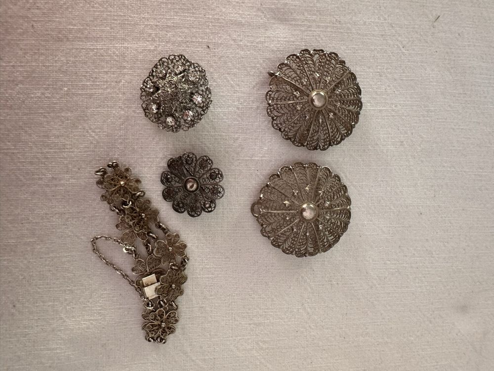 Berner Trachtenschmuck (Gebraucht) in Nufenen für CHF 60 – mit Lieferung auf Ricardo kaufen