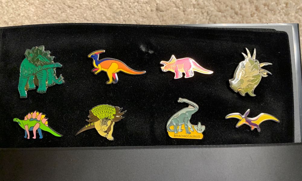 Pin Dino Dinosaurier 🦕 Pins (Neu und originalverpackt) in Oberweningen für CHF 20 – mit ...
