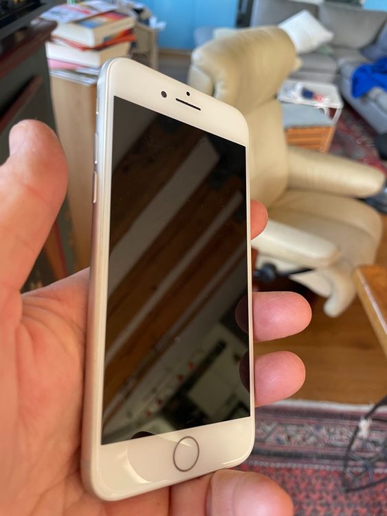 iPhone 8 Weiss / 64 GB / 87% Akku (Gebraucht) in Allschwil für CHF 155 ...