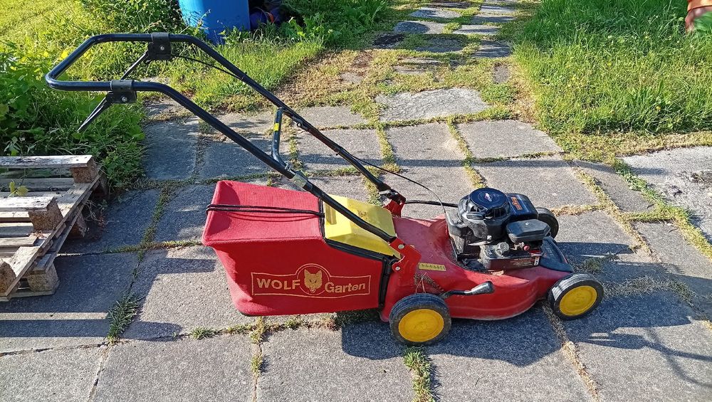 WOLF-Garten Benzinrasenmäher 2.42B Briggs & Stratton Motor. (Defekt) in ...