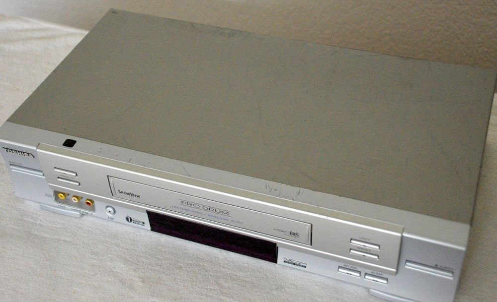 Videorecorder / magnétoscope VHS Toshiba V-752EF (Gebraucht) in ...