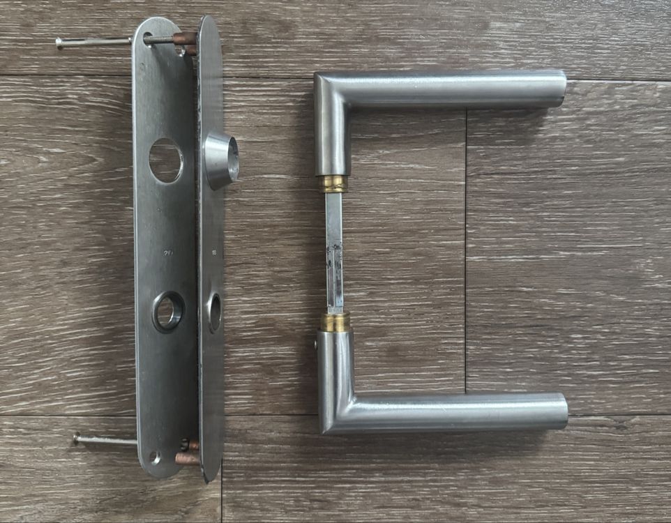 Türgriff und Schilder aus Edelstahl der Marke Glutz (Gebraucht) in ...