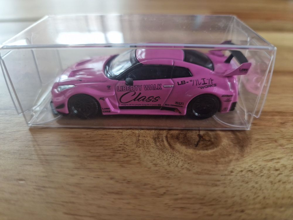 Mini gt nissan gtr r35 pink (Gebraucht) in Hochfelden für CHF 15 – mit ...