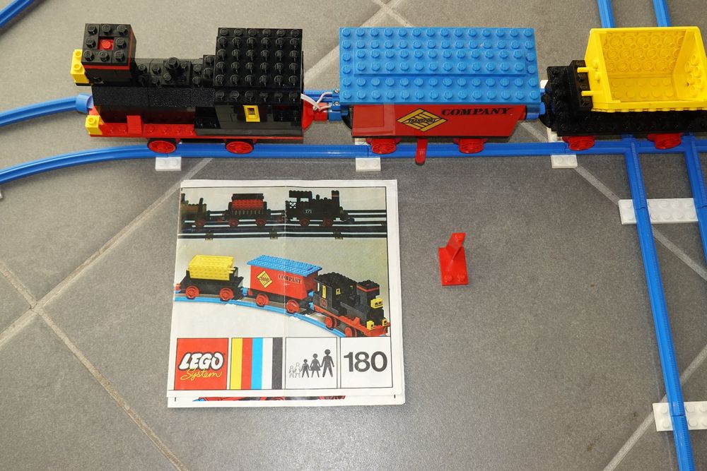 Lego 180 Zug mit 5 Wagen und Geleise (Gebraucht) in Basel für CHF 101 ...