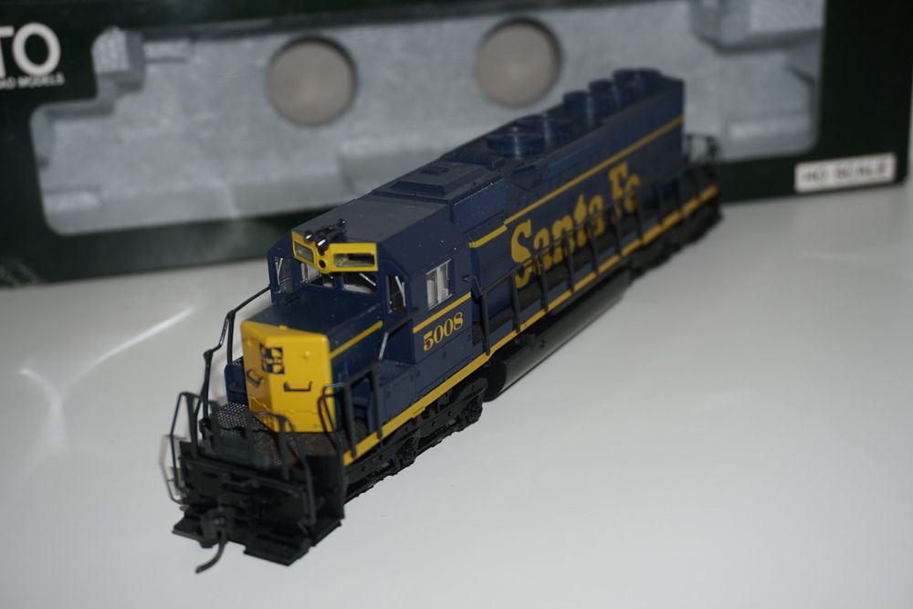 KATO 37-01H - Santa Fe EMD SD40 Diesellok H0/DC (Gebraucht) in für CHF ...
