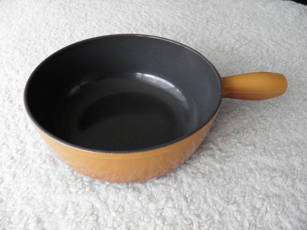 Grosses Vintage Fondue Caquelon, Guss/Emaille (Gebraucht) in Triesen FL ...