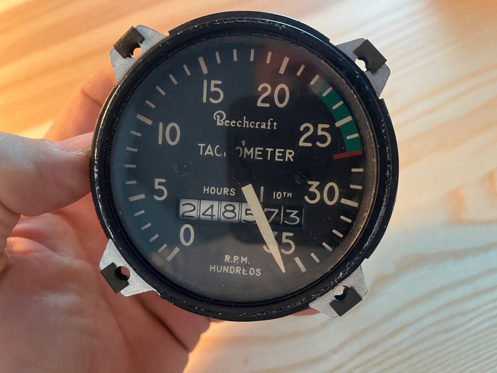 FLUGZEUG INSTRUMENT TACHOMETER BEECHCRAFT USA ORIGINAL (Gebraucht) in ...