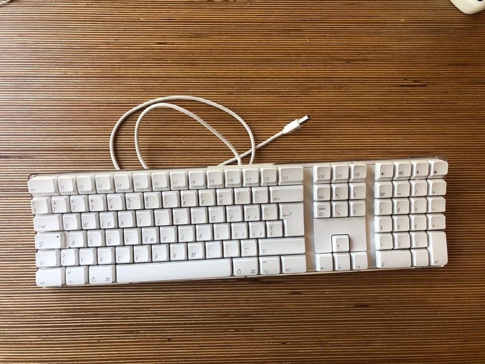 Original Apple Tastatur, QWERTZ, USB, Zahlenblock (Gebraucht) in Ebikon ...