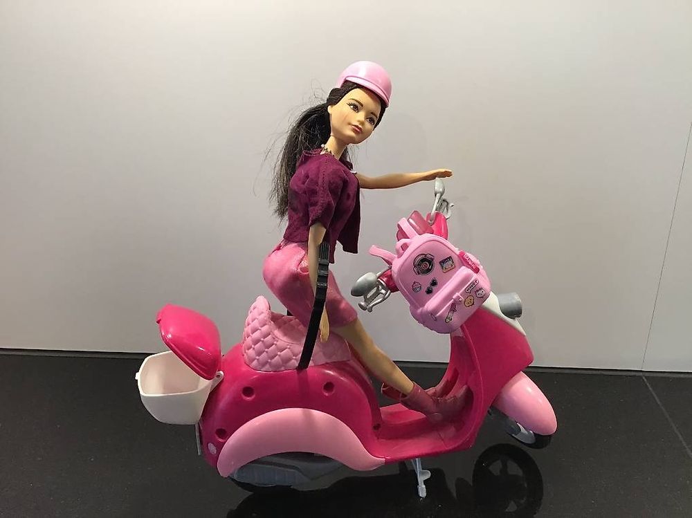 Barbie Vespa / Roller mit Barbie Puppen (Gebraucht) in FRAUBRUNNEN für ...