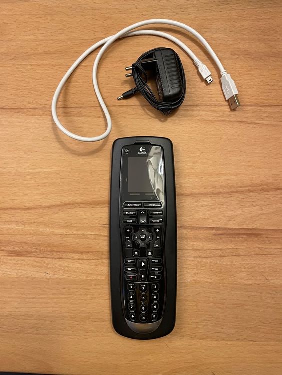 Logitech Harmony One+ (Fernbedienung mit Touchscreen) (Gebraucht) in ...