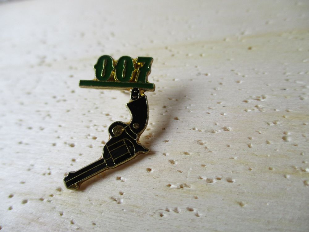 James Bond 007 Colt Revolver Pin | Kaufen auf Ricardo