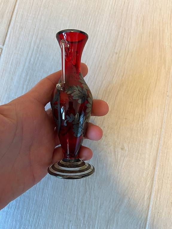 Vase en verre soufflé rouge gravé décor floral Art déco (D'occasion) à ...