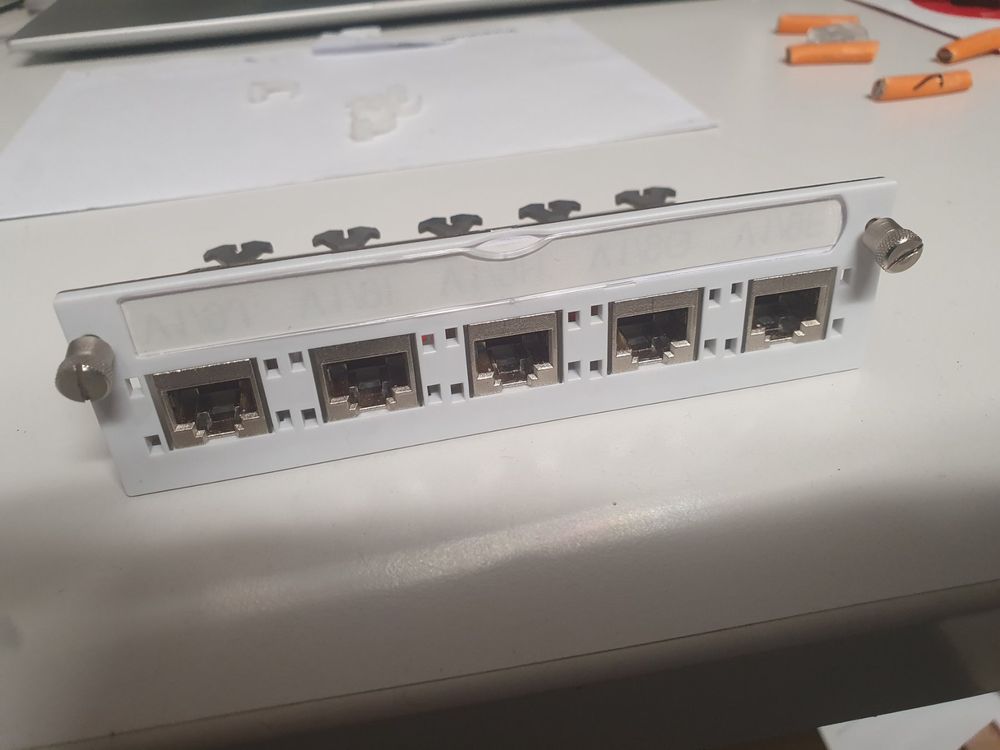 Rack Universaleinheit freenet R&M 5x1 port RJ45 Patchpanel (Gebraucht ...