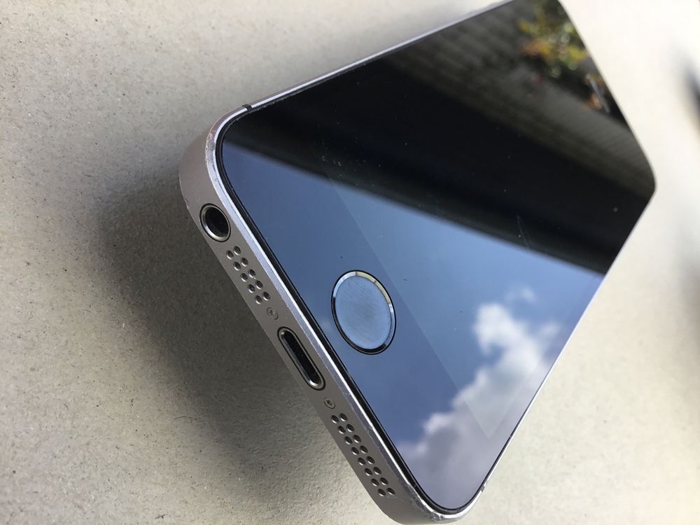 Apple iPhone SE Model A1723 (Gebraucht) in Courtaman für CHF 38 – mit ...