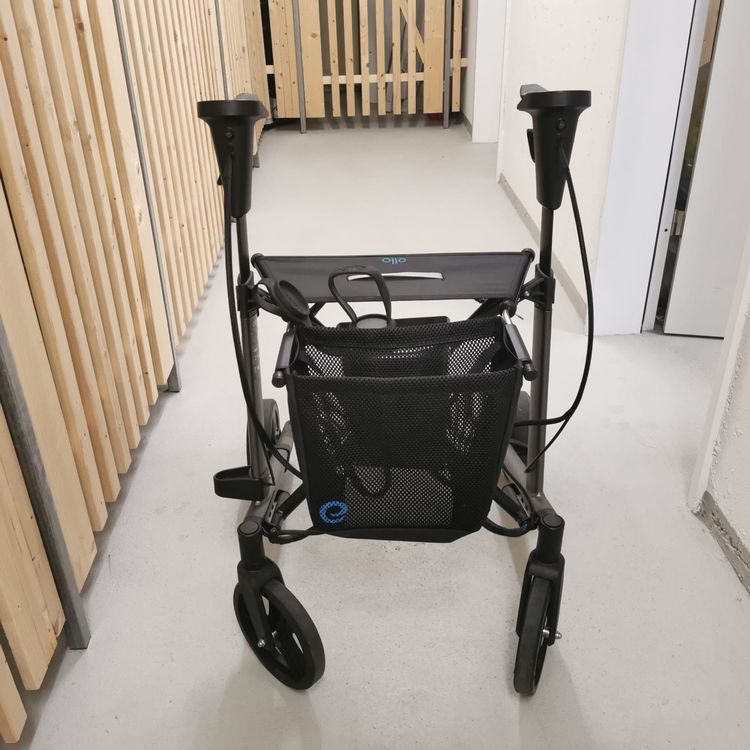 Ello Gehilfe mit SOS-Taste & Licht, neuwertig! (Gebraucht) in für CHF ...