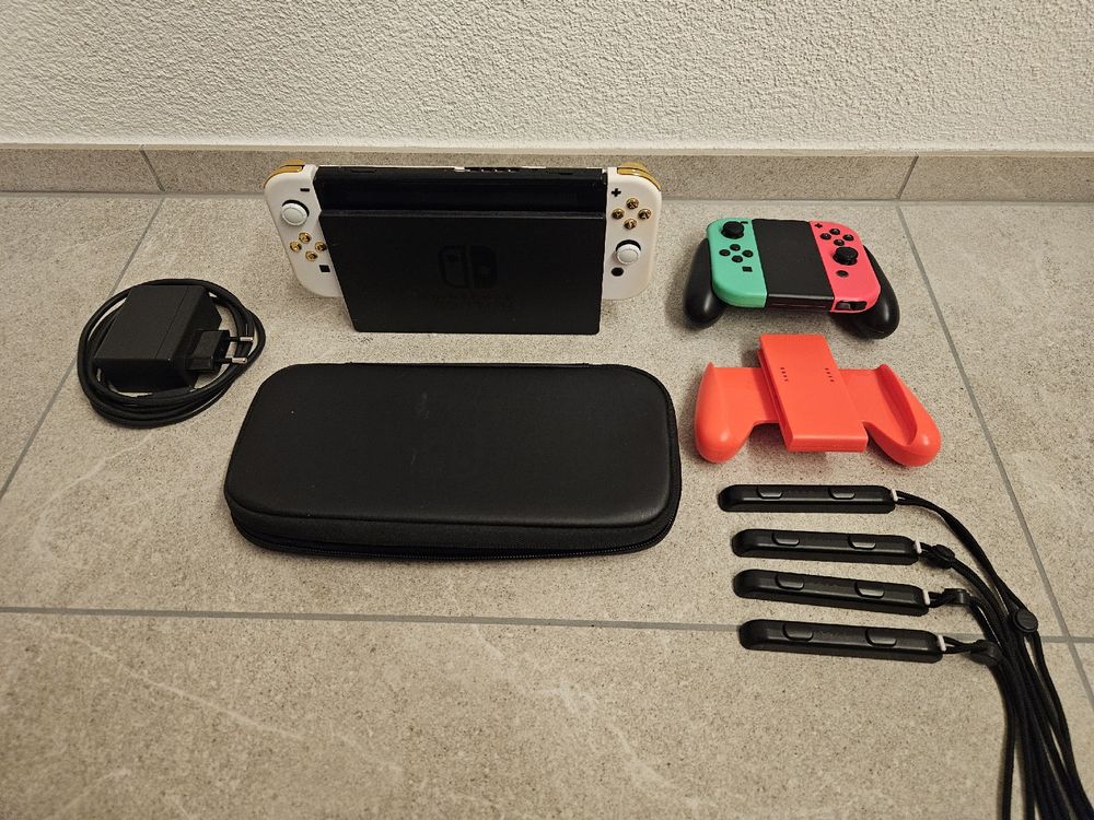 Nintendo Switch CFW fähig mit 2 zusätzlichen Joycon's (Gebraucht) in ...
