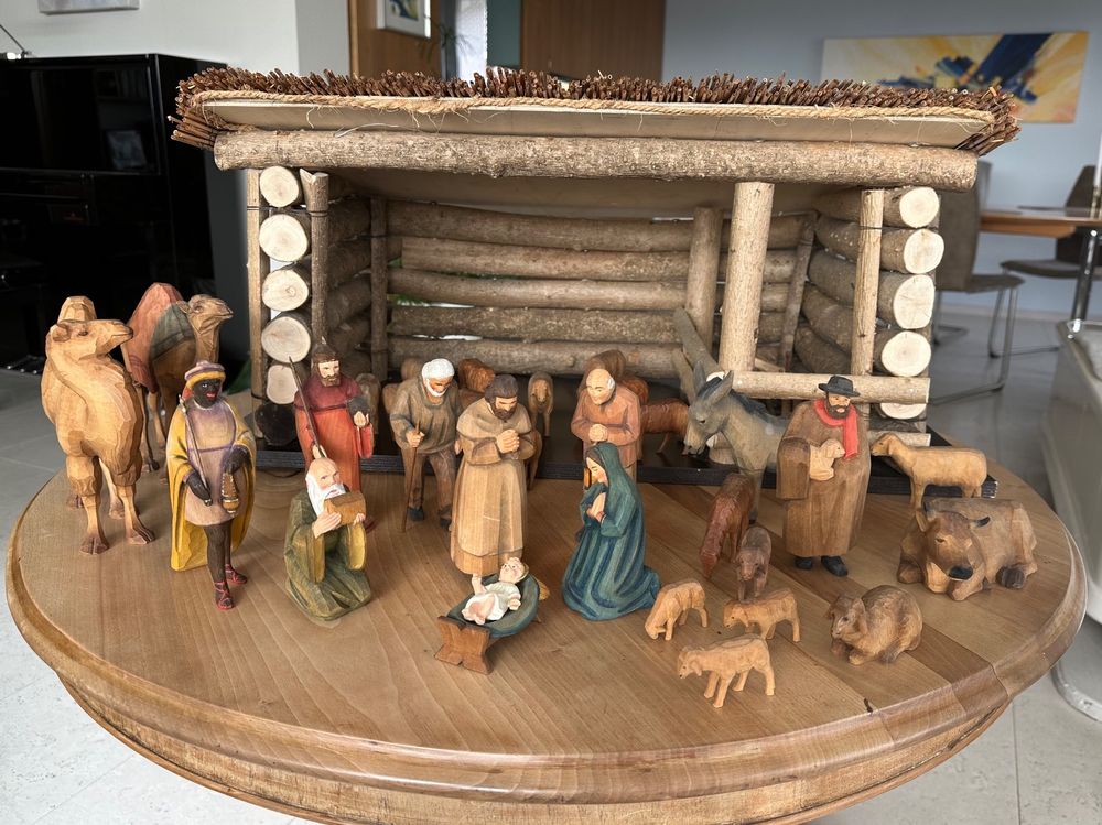 Krippe von Huggler mit vielen Figuren (Gebraucht) in Aarau für CHF 1600 ...