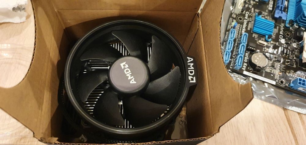 AMD Wraith Spire RGB LED AM4 CPU-Kühler (Neu und originalverpackt) in ...