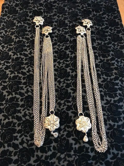 Trachtenschmuck, Berner Tracht (Gebraucht) in Hindelbank für CHF 120 – mit Lieferung auf Ricardo ...