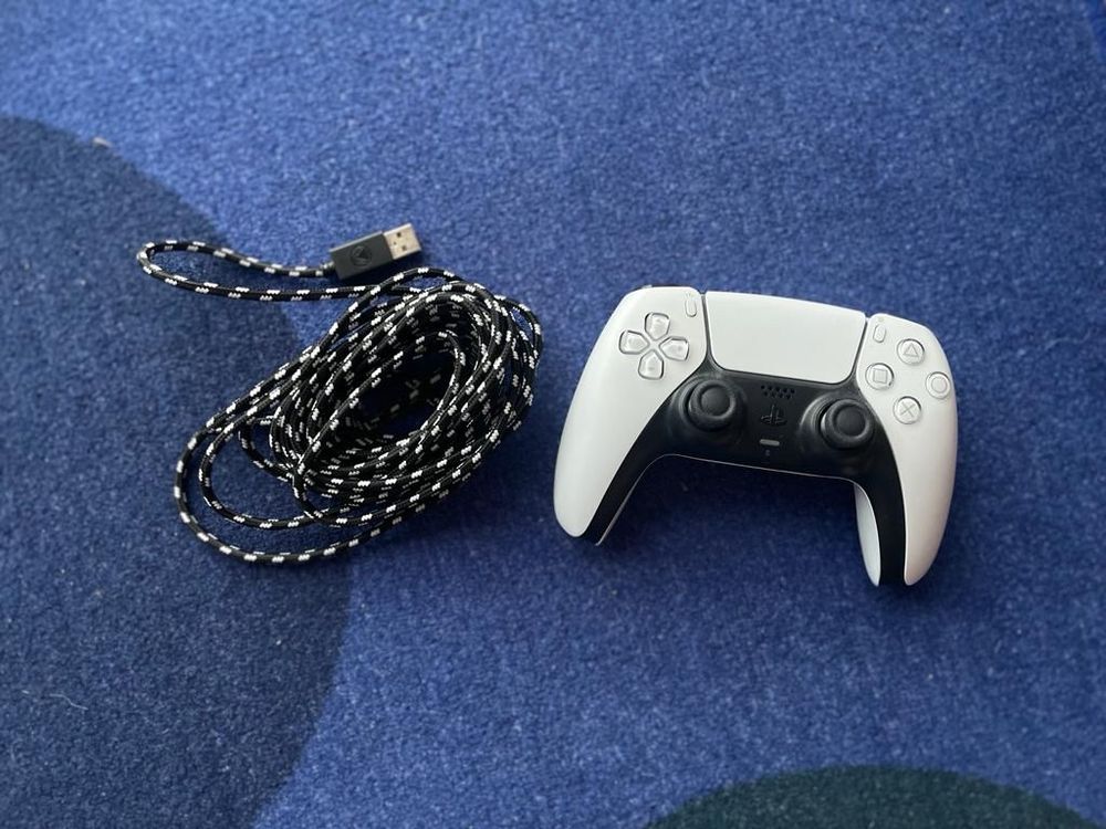 PS5 Sony DualSense Controller avec câble (Gebraucht) in Murten für CHF ...