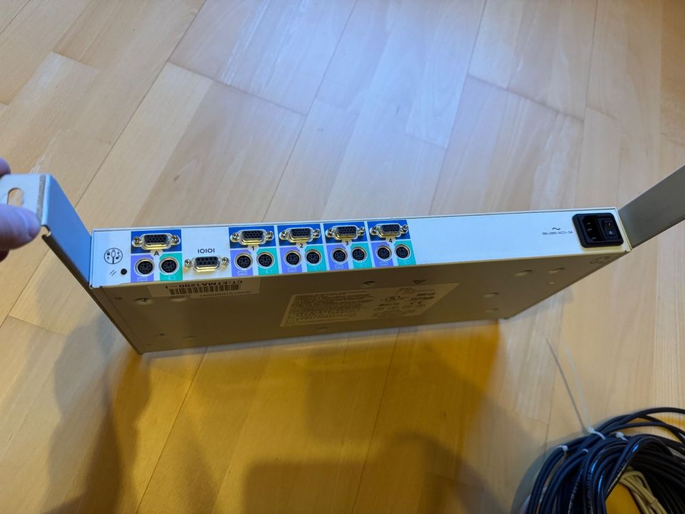 KVM Switch Compaq Rackversion 4 Port (Gebraucht) in Kaltacker für CHF 9 ...