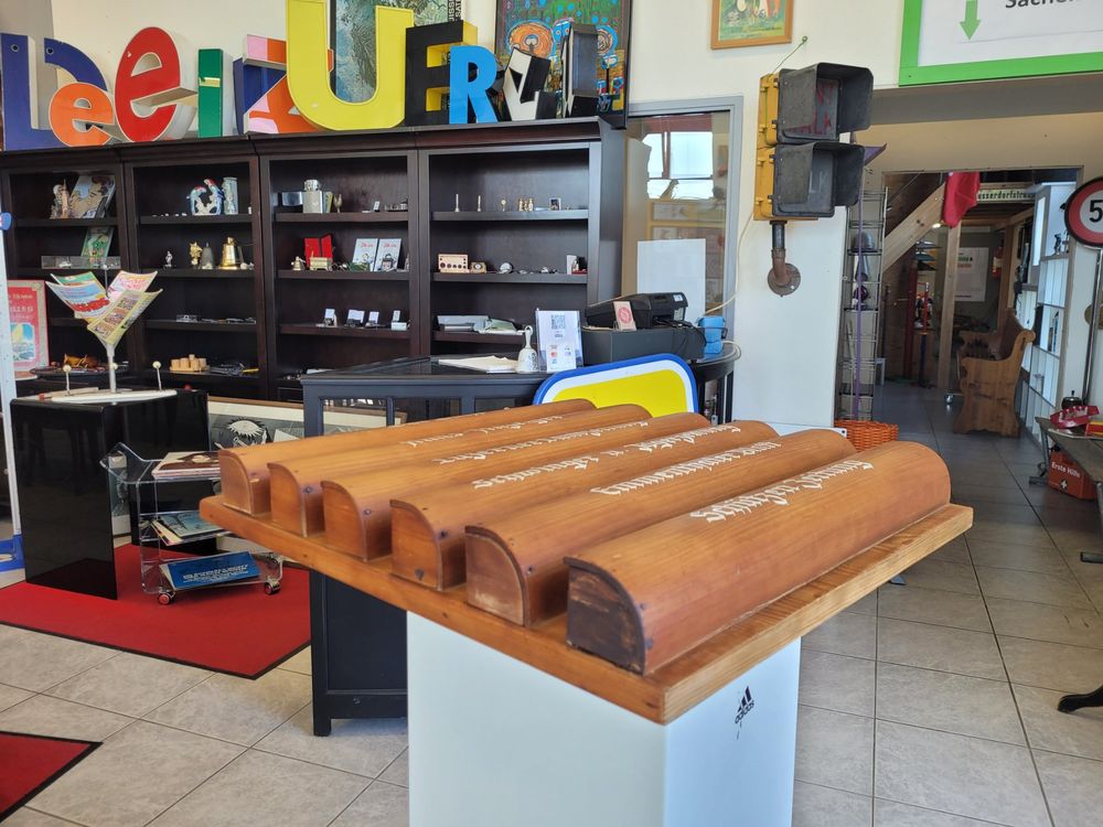 Antik Zeitungsständer Zeitung Halter Wandregal Holz Suisse (Gebraucht ...