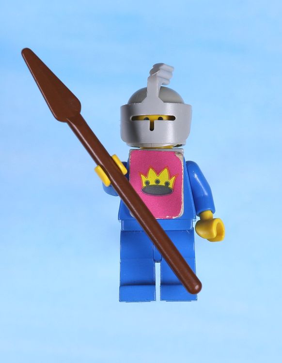 LEGO Minifigur Classic - Yellow Castle Knight Blue Cavalry (Gebraucht ...